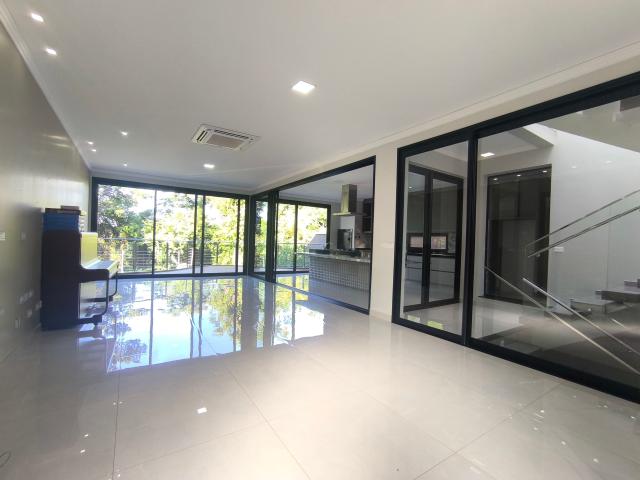 Casa para Aluguel com 4 quartos, 314 m² por R$ 13.500