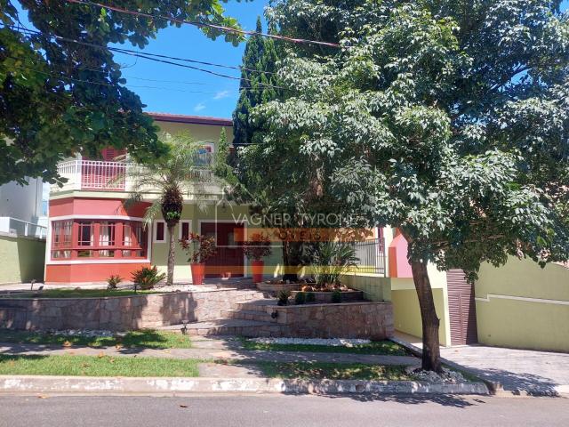 Casa para Aluguel com 4 quartos, 436 m² por R$ 14.500