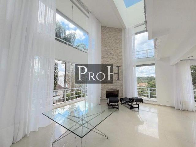 Casa para Aluguel com 4 quartos, 560 m² por R$ 22.000