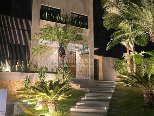 Casa para Aluguel com 4 quartos, 500 m² por R$ 48.000