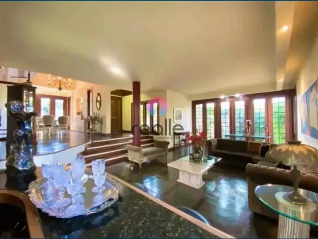 Casa para Aluguel com 4 quartos, 640 m² por R$ 16.000