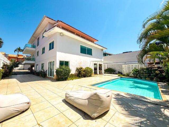 Casa para Aluguel com 4 quartos, 650 m² por R$ 16.500