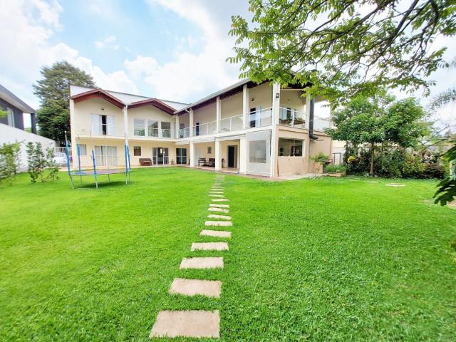 Casa para Aluguel com 4 quartos, 600 m² por R$ 11.000