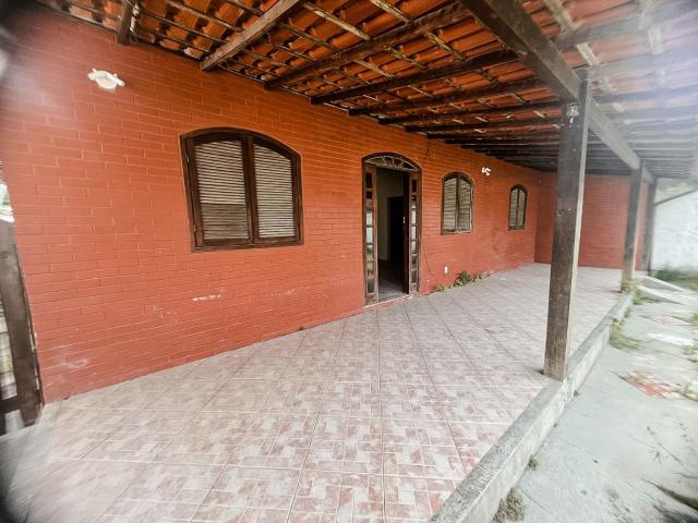 Casa para Aluguel com 4 quartos, 77 m² por R$ 2.700