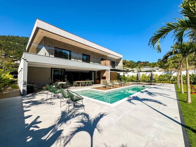 Casa para Aluguel com 4 quartos, 720 m² por R$ 35.000