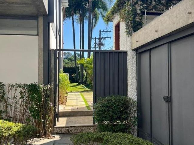 Casa para Aluguel com 5 quartos, 1200 m² por R$ 50.000