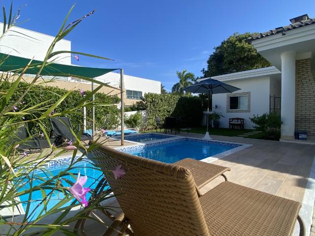 Casa para Aluguel com 5 quartos, 240 m² por R$ 12.000