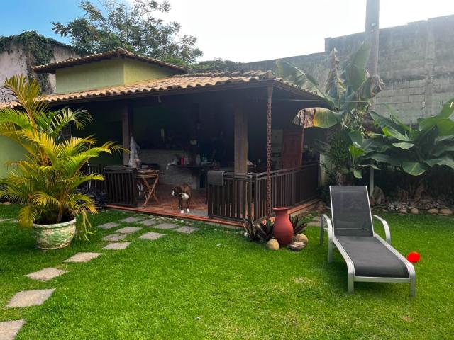 Casa para Aluguel com 5 quartos, 240 m² por R$ 8.000