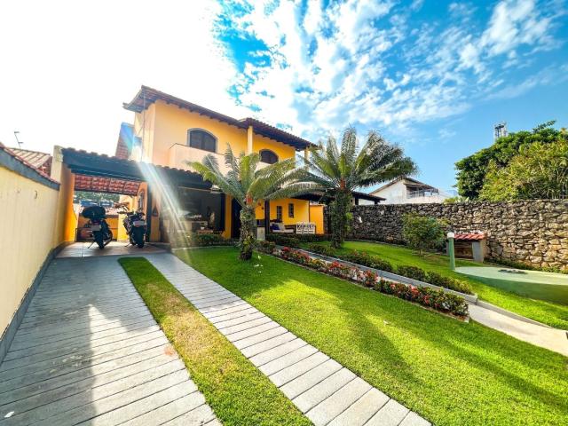 Casa para Aluguel com 5 quartos, 240 m² por R$ 8.000