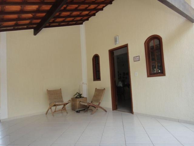 Casa para Aluguel com 5 quartos, 321 m² por R$ 8.000
