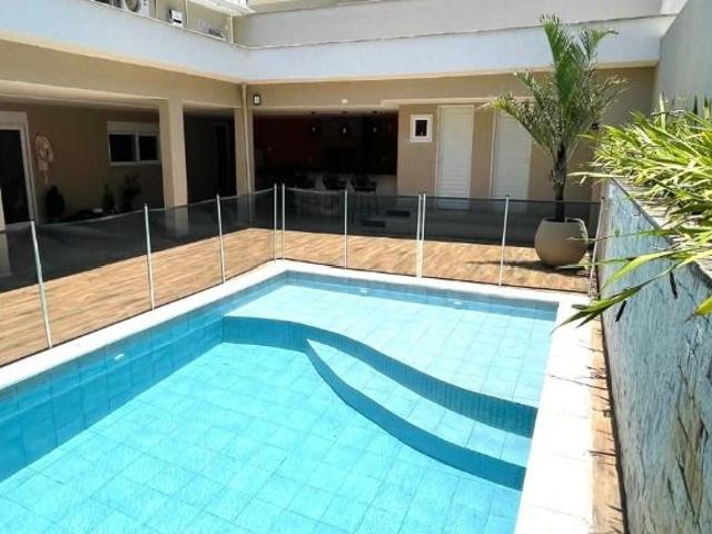 Casa para Aluguel com 5 quartos, 450 m² por R$ 17.000