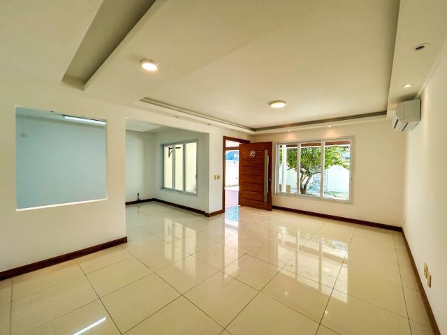 Casa para Aluguel com 5 quartos, 400 m² por R$ 16.000