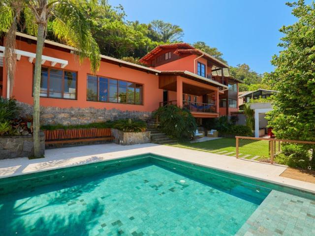 Casa para Aluguel com 5 quartos, 600 m² por R$ 33.000