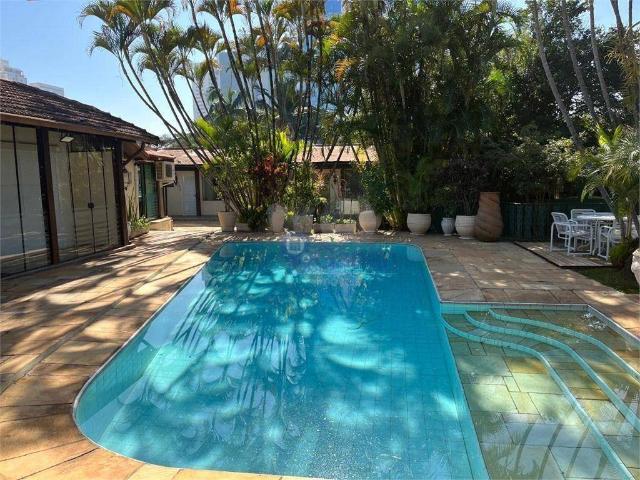 Casa para Aluguel com 5 quartos, 800 m² por R$ 40.000