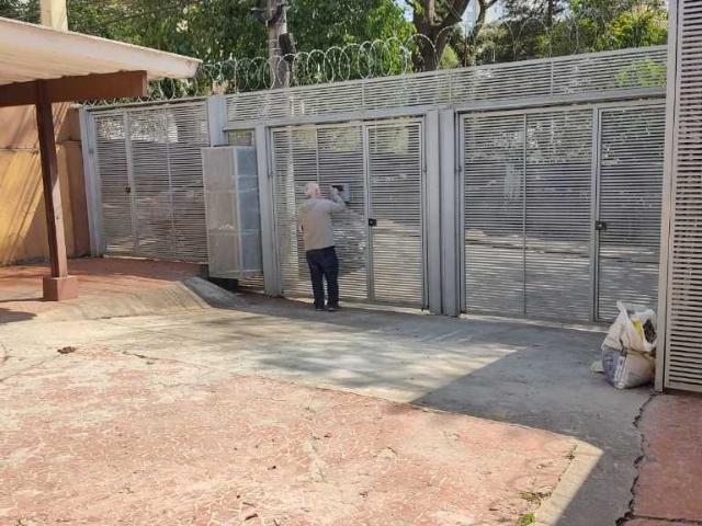 Casa para Aluguel com 6 quartos, 350 m² por R$ 6.600