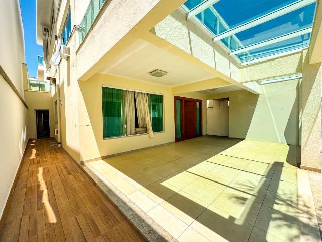 Casa para Aluguel com 6 quartos, 450 m² por R$ 12.500