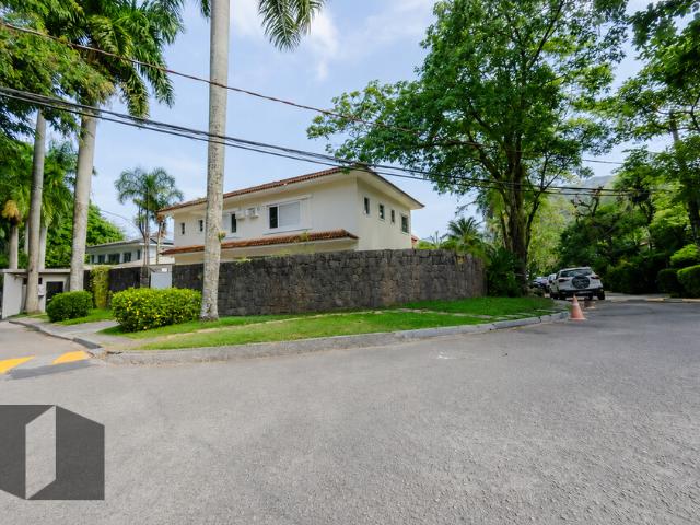 Casa para Aluguel com 6 quartos, 690 m² por R$ 16.000