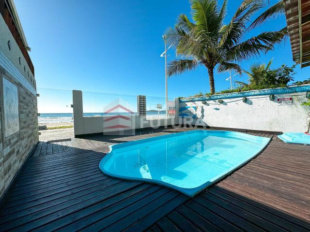 Casa para aluguel frente mar na praia de Bombas