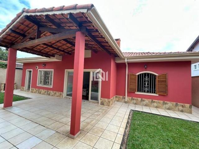 Casa à venda na Granja Viana