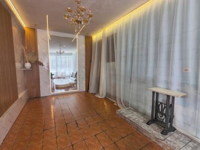 Casa PARA INVESTIMENTO no Rochdale à venda AVENIDA MOVIMENTADA