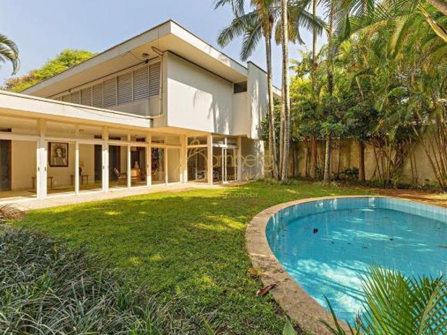 Casa para investimento de reforma no melhor endereço do Jardim Europa