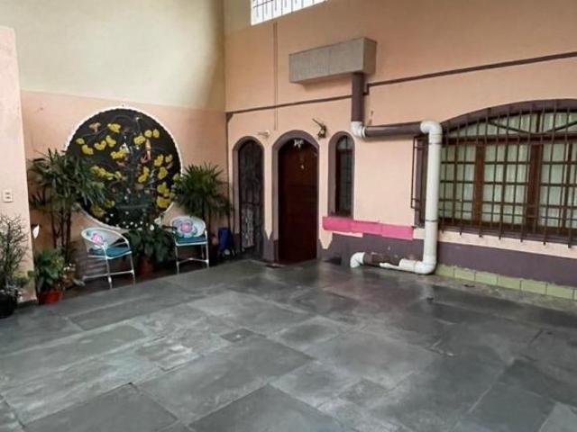 Casa para Locação na Aclimação de 3 dormitórios sendo 2 suítes e 2 vagas