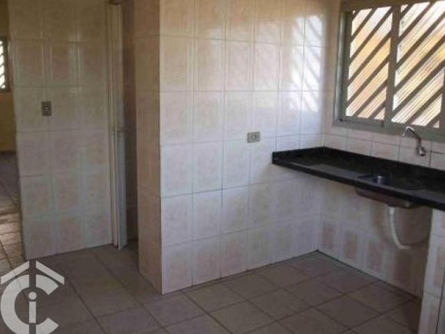 Oportunidade para renda. Imóvel à venda com casas rendendo