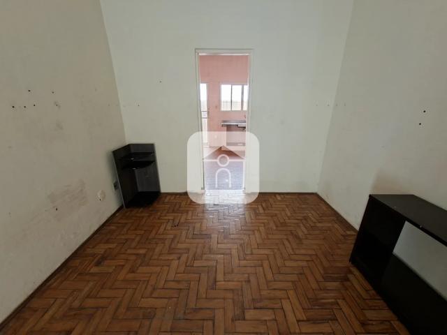 Casa para locação no bairro Cazeca