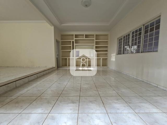 Casa para locação no bairro Santa Mônica