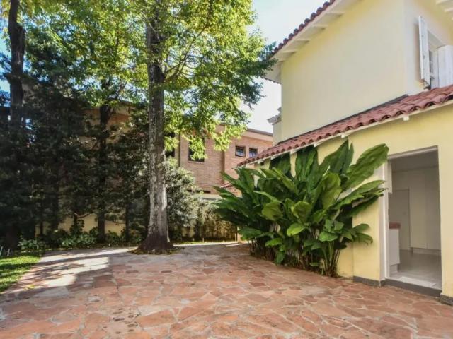 Casa para locação no Jardim Europa, São Paulo SP: 3 quartos, 1 suíte, 4 salas, 5 banheiros, 3 vagas