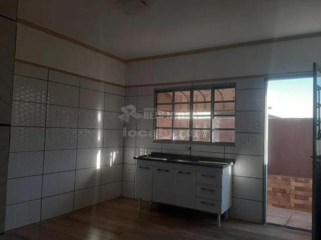 Casa para Locação ou Venda com 02 Dormitórios, 90m² de Construção no bairro Eldorado