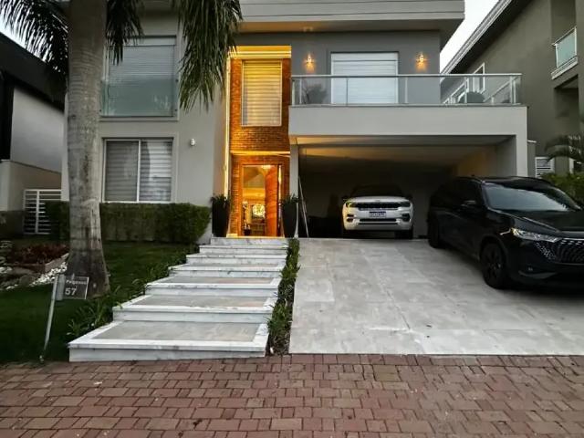 Casa para locação com 4 suites, Area de lazer com piscina, excelente acabamento e 5 vagas, em Santana de Parnaiba
