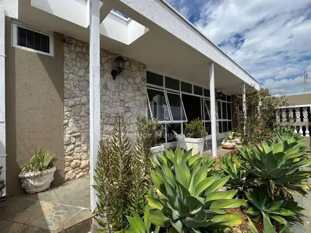 Casa para locação com 5 dormitórios, localizada no bairro Taquaral em Campinas/SP