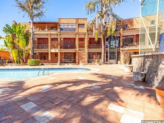 Casa para Locação com 5 Quartos no Tamboré 03