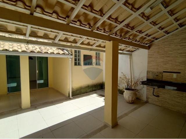 Casa para locação com 04 quartos, sendo duas suítes, copa/cozinha e área Gourmet e duas vagas de garagem no Bairro Bom Pastor