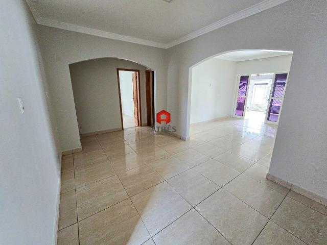 Casa para locação com 210m² localizado no Setor Urias Magalhães