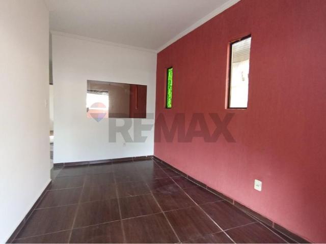 Casa para Locação com 2 Quartos e Amplo Terraço!