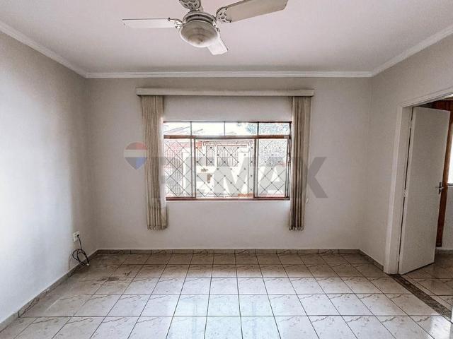 Casa para locação com 2 quartos e edícula com 1 quarto e banheiro no Santa Terezinha