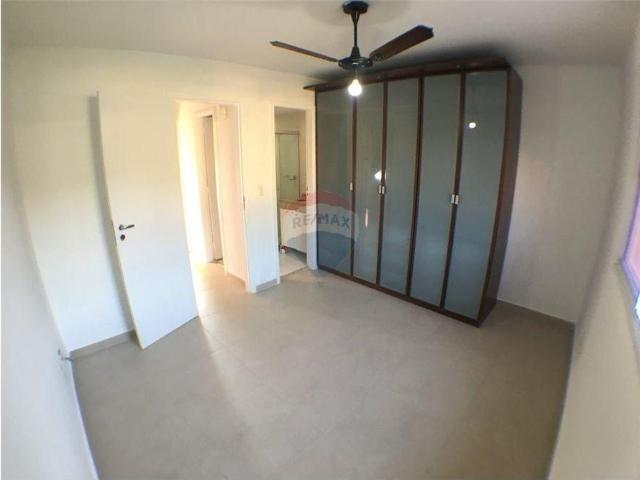 Casa para locação, com 2 suítes e sótão, em condomínio fechado, em Vargem Grande