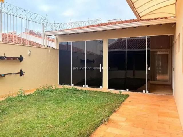 Casa para locação com 2 suítes,localizado no bairro Jardim Alexandre Campos, em Uberaba Mg