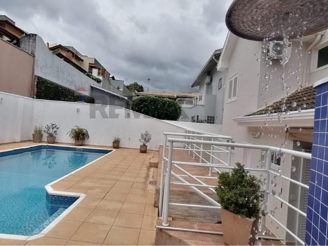Casa para locação com 3 dormitórios, 1 suíte, armários e piscina no Recanto dos Paturis