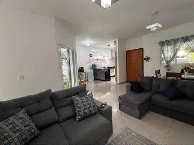 Casa para locação com 3 quartos suítes no condomínio Campos do Conde II, Paulínia/SP