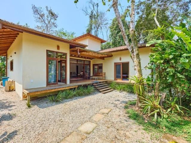 Casa para locação de temporada com 4 dormitórios, em Itamambuca Nf15