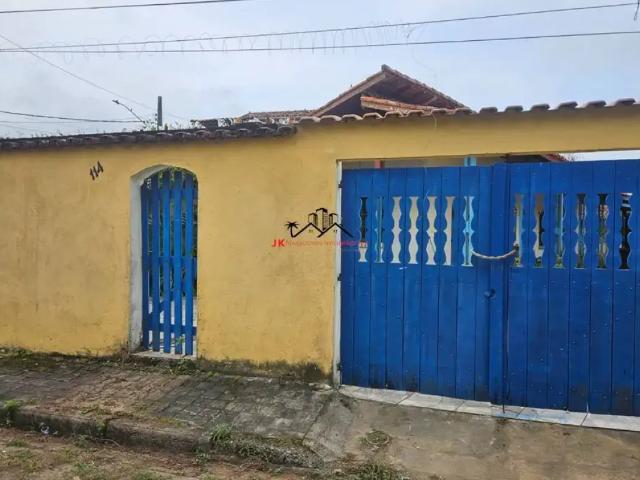 Casa para locação definitiva á 80mts da praia mobiliada r$ 2.000 mil/ mês