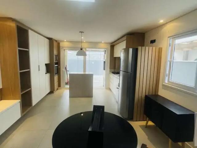 Casa para Locação em Florianópolis, Campeche, 3 dormitórios, 1 suíte, 2 banheiros, 2 vagas