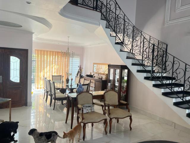 Casa para Locação, São José dos Campos / SP, bairro Jardim Apolo II, 4 dormitórios, sendo 2 suítes, 4 banheiros, 4 vagas de garagem, área total 360,00 m², área construída 280,00 m²