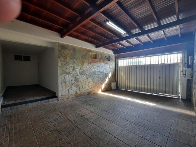 Casa para locação 178m² com 3 quartos sendo 1 suíte no Geraldo de Carvalho