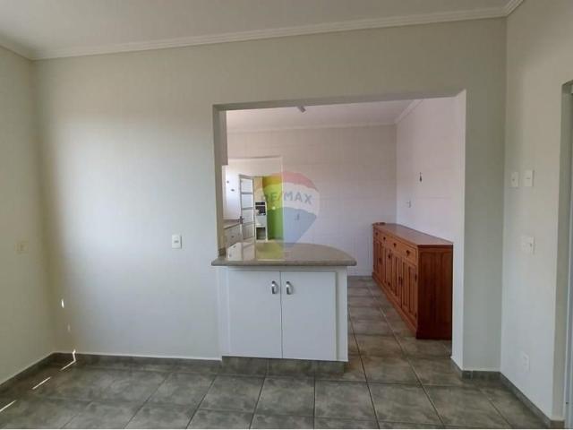 Casa para locação, 3 dormitórios e 1 suíte, Piscina e área gourmet, Condomínio Villaggio Capriccio Louveira/SP