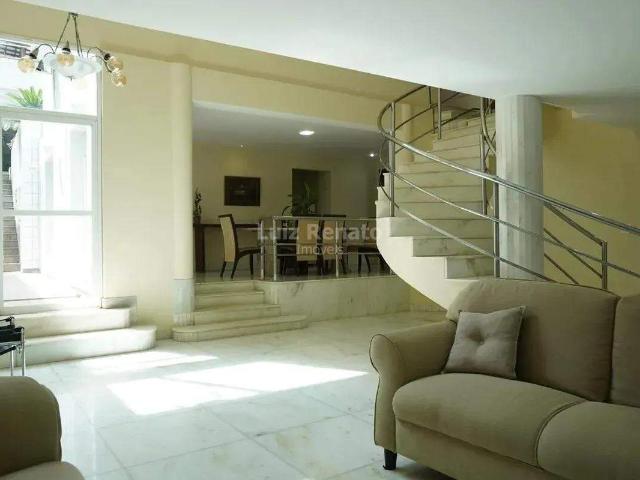 Casa para locação, 5 quartos com 4 suítes, 400m² de área no Mangabeiras