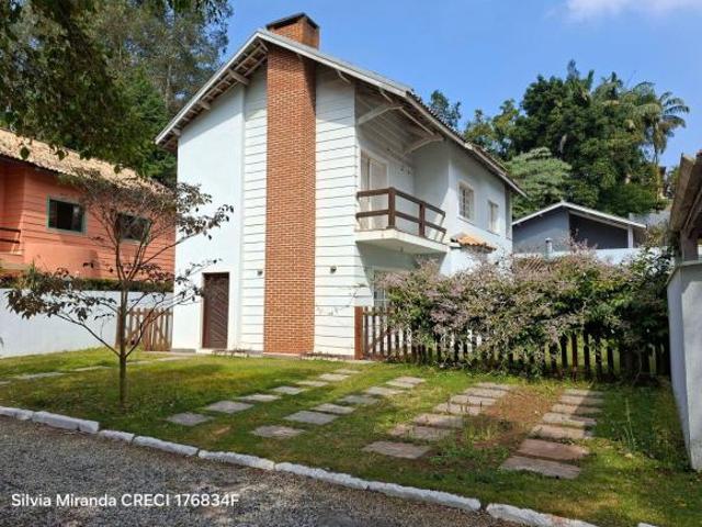 Casa para retrofit, com 3 quartos e 1 suite, em condomínio com lazer completo
